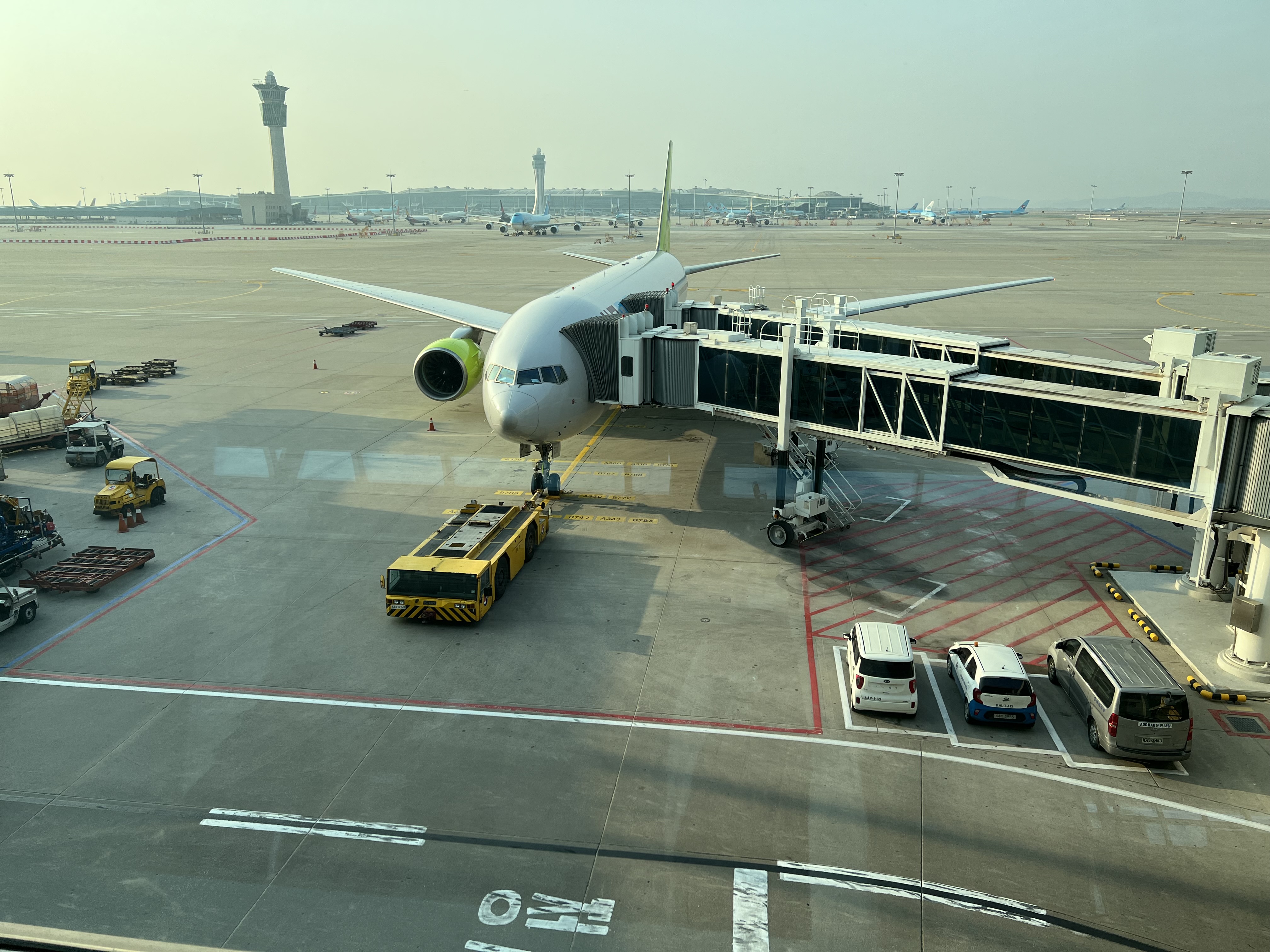 A flight to Fukuoka | 스푸닝 OTT
